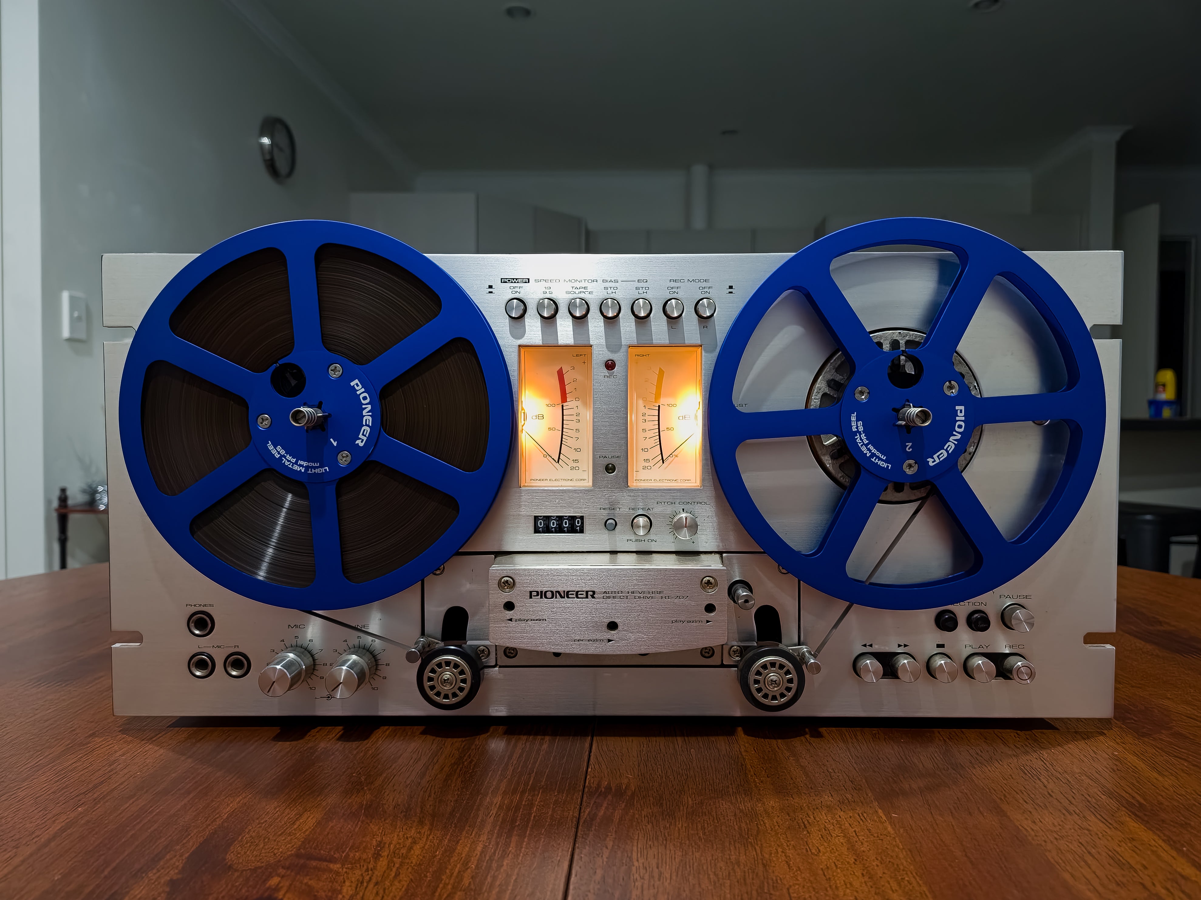 Audio Engine - Contact